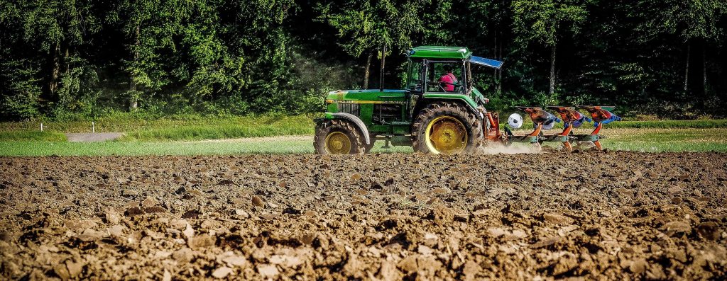 Commission enacted to aid young IL farmers facing challenges | 101.5 ...