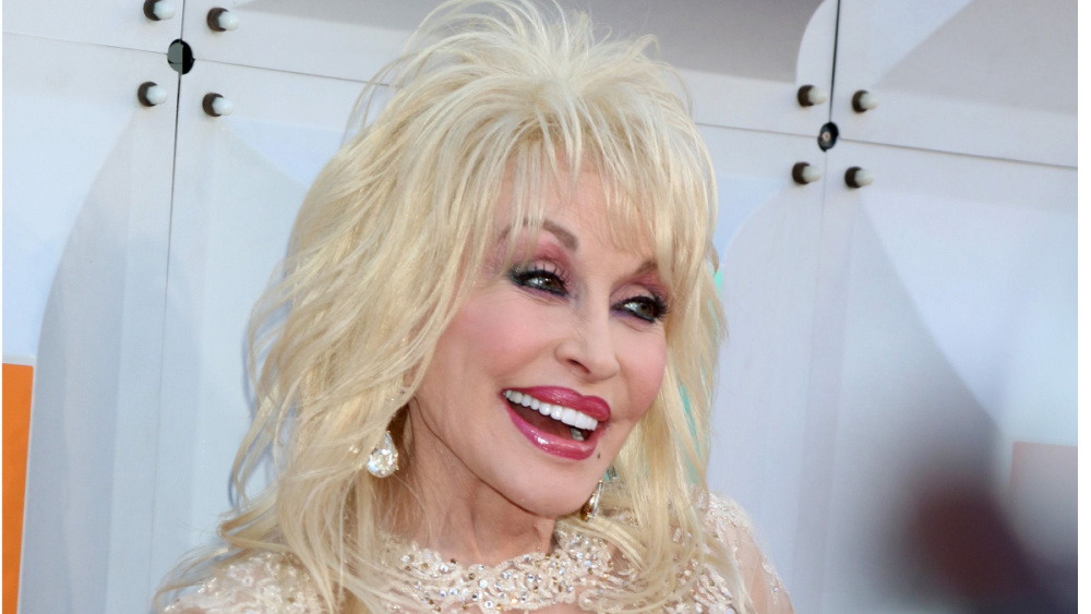 Dolly Parton fulfills cancer patient's 'bucket list' item | WALLS 102