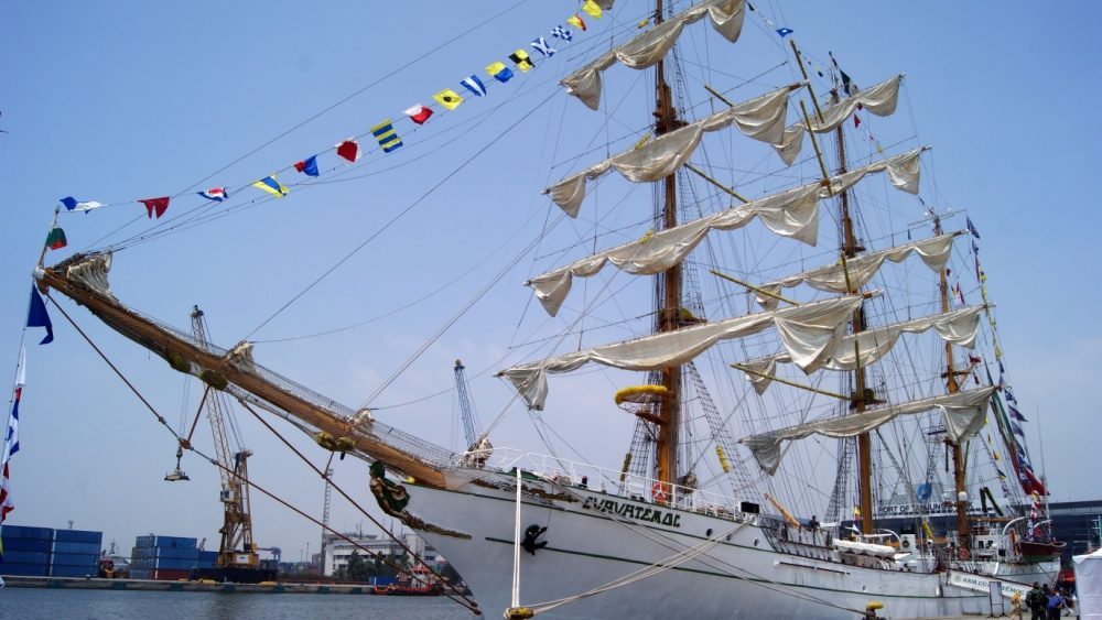 Mechanical issues the cause of Mexican sailboat crash into Brooklyn ...