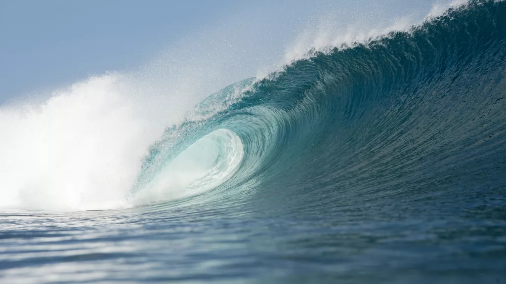 Surfer rides mesmerizing 68-foot wave, sets world record for largest ...