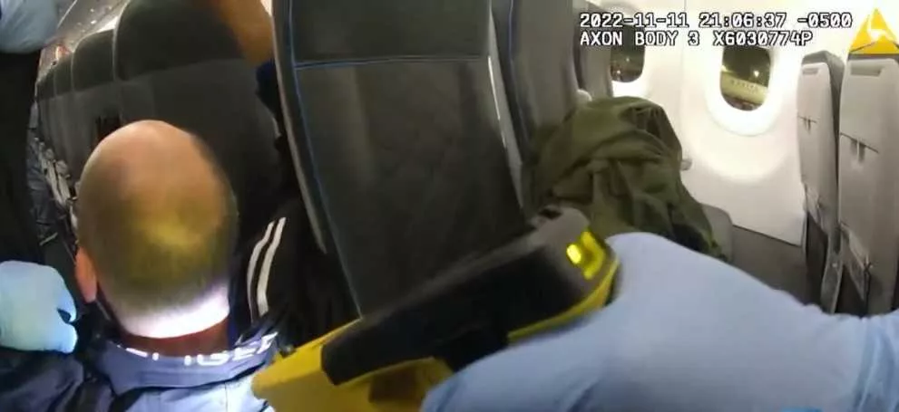 Bodycam video shows moments passengers, police take down man with ...
