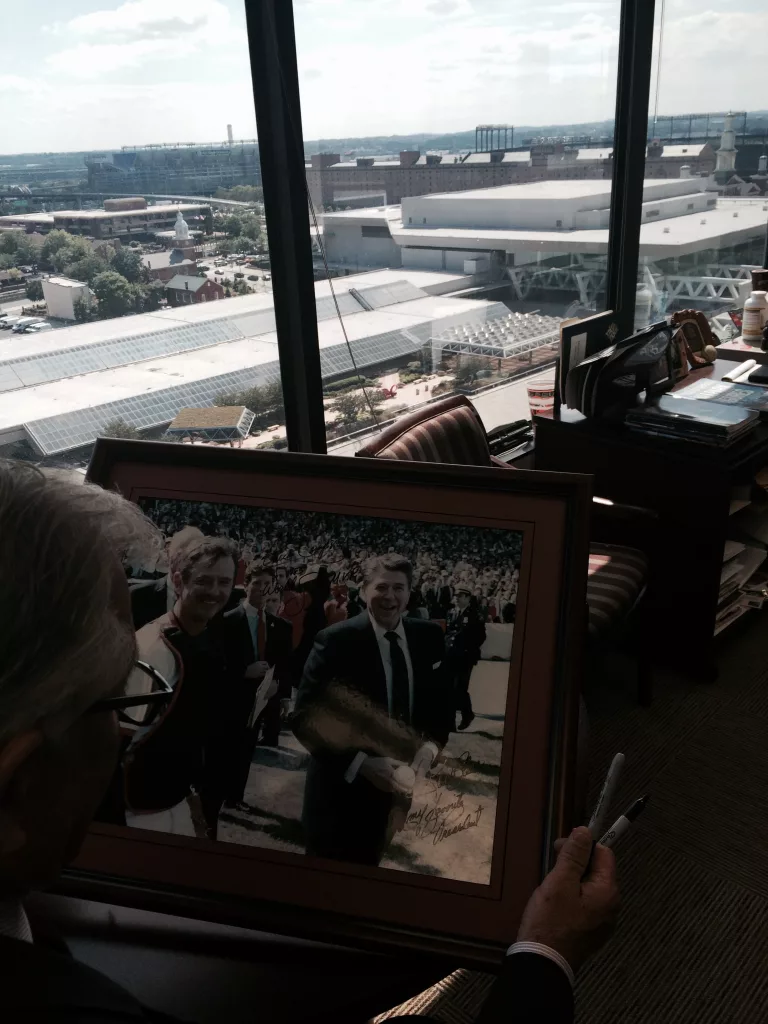 Rick Dempsey Signs Iconic Picture With Ronald Reagan | WBAL Baltimore News