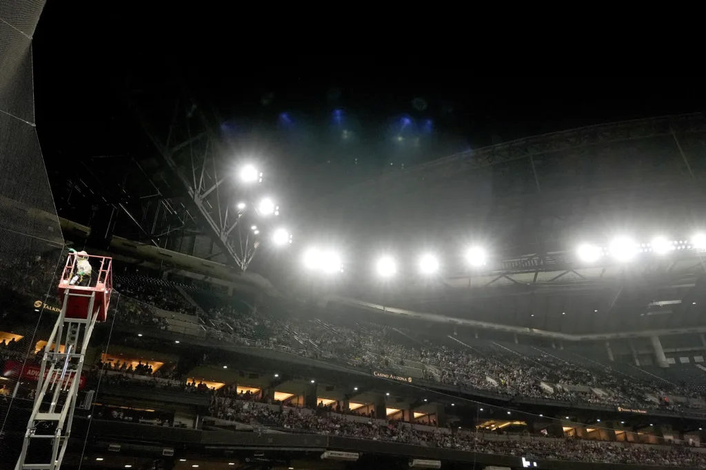 Bee Game: Dodgers and Diamondbacks delayed due to bee swarm | WBAL ...