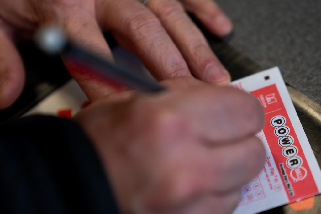 Powerball's $1.7B jackpot could make Christmas Eve unforgettable for a ...