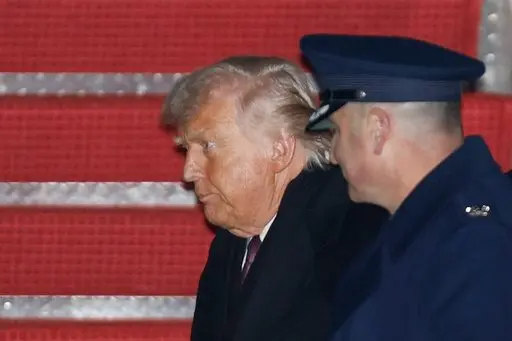 Trump, unbowed by backlash to Minneapolis shooting, blames Democrats ...