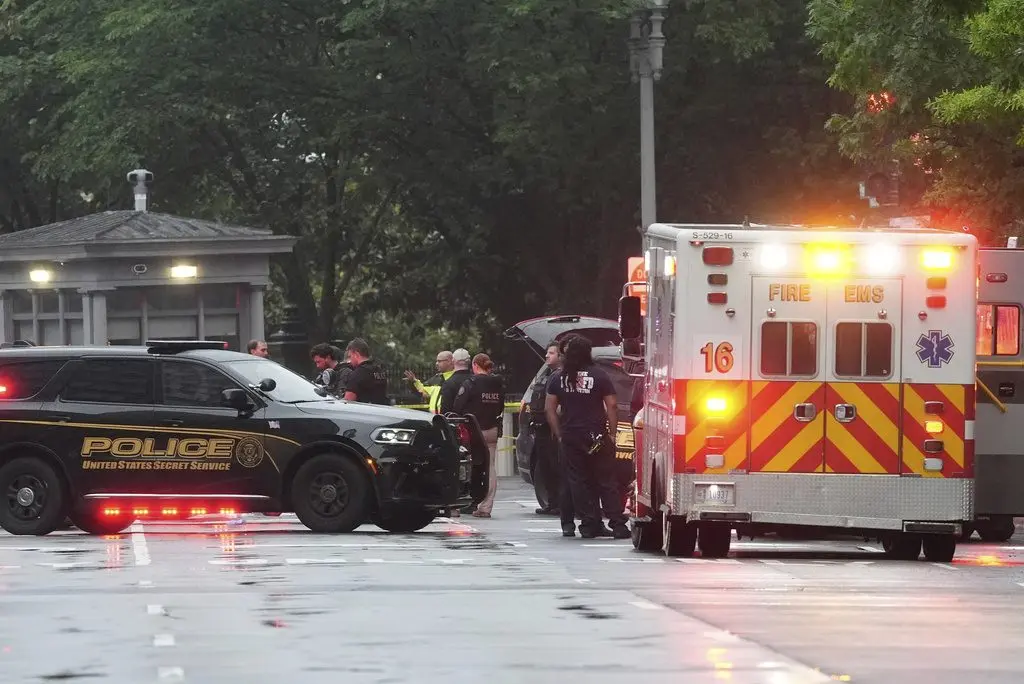 Suspect dead after opening fire near White House security checkpoint ...