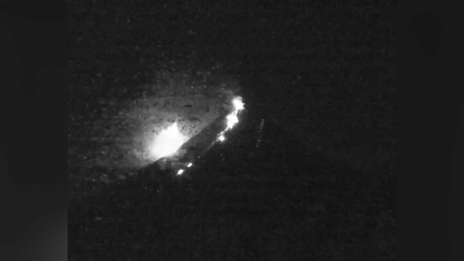 See the moment a meteor lights up the sky above an erupting volcano ...