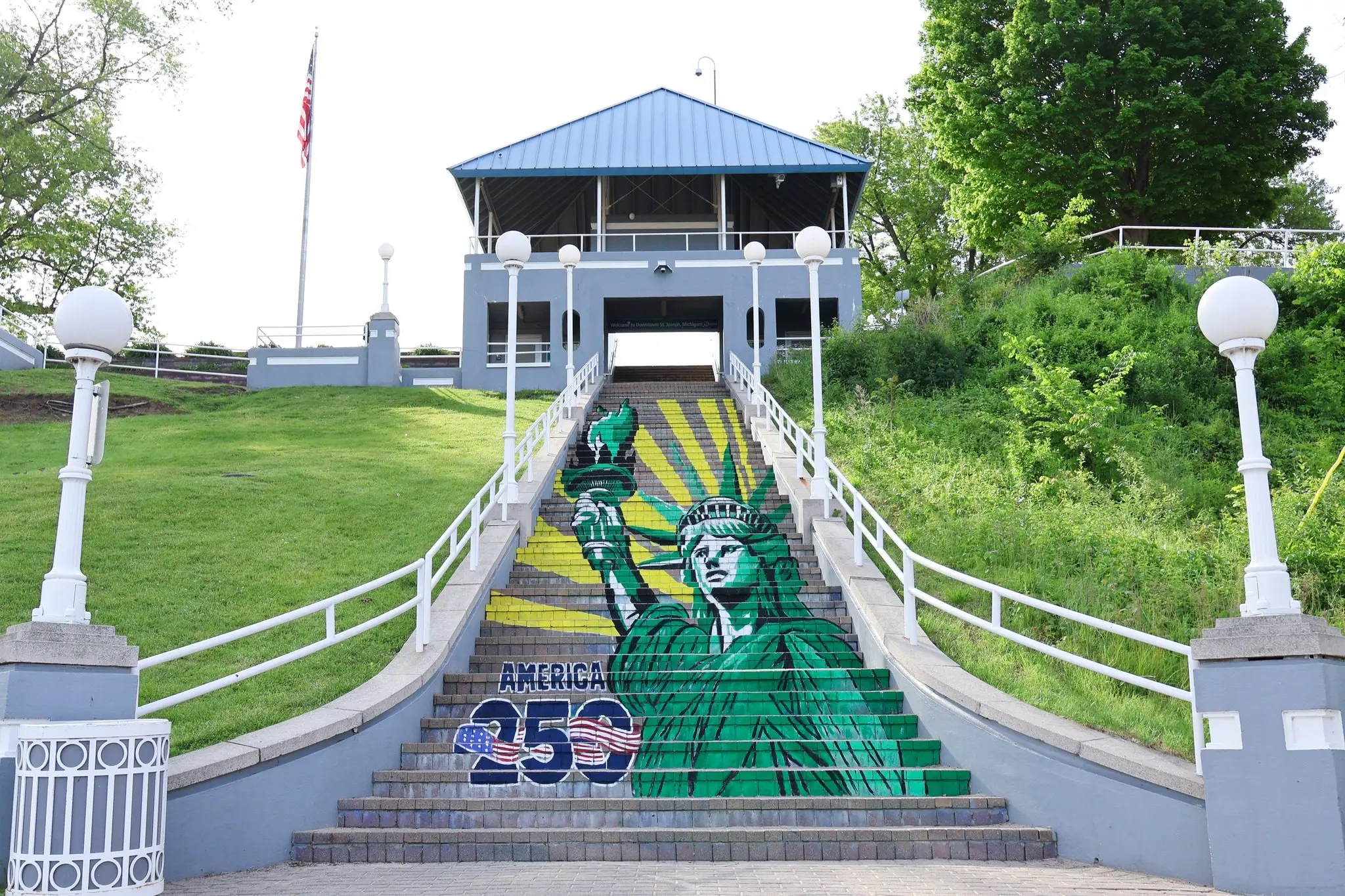 SJ Today annual bluff stairs mural honors USA 250th birthday | Moody on ...