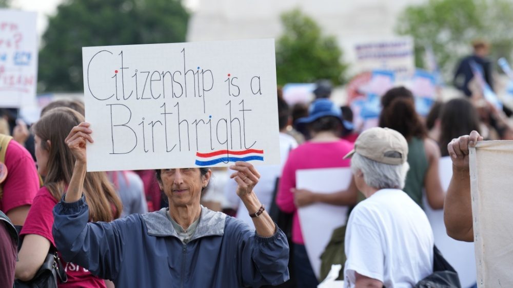 Federal judge in NH blocks Trump's order restricting birthright ...