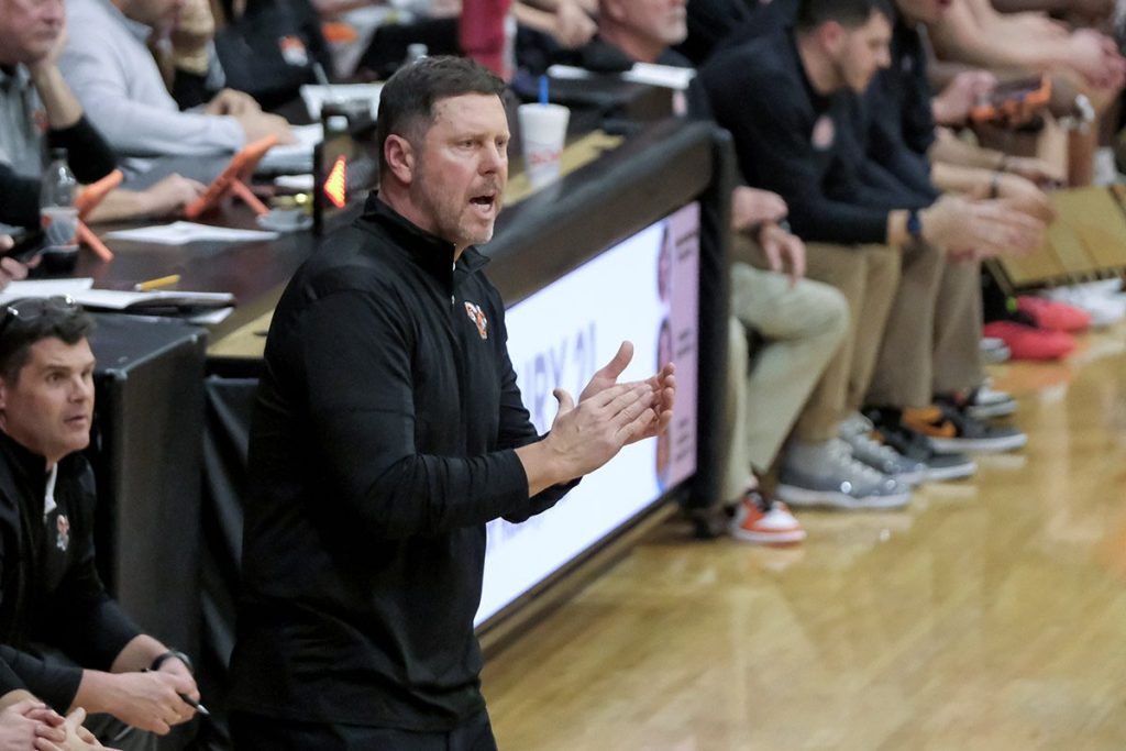 Mt. Vernon's Tim Holloway collects 100th win as head coach | River ...