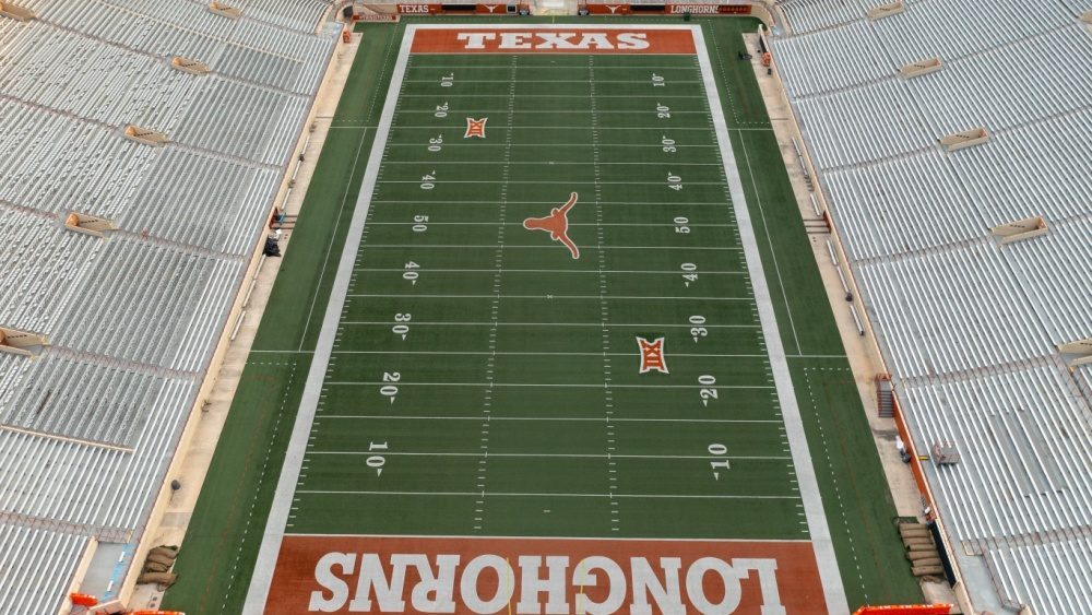 QB Arch Manning returning to Texas for the 2026 season, will not enter ...