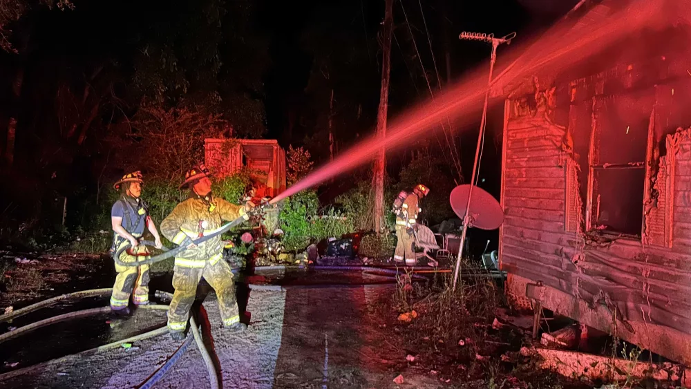Burton Fire crews respond to late night mobile home fire on Lemon Lane ...