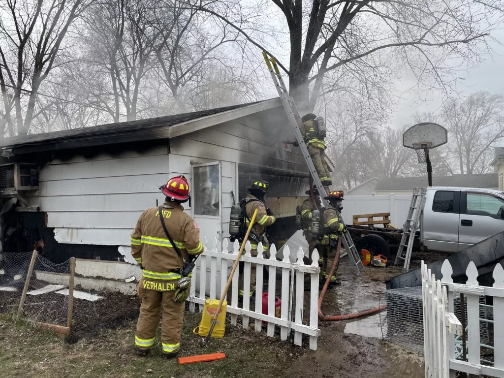 Fort Atkinson garage fire put out quickly with no injuries | WCLO