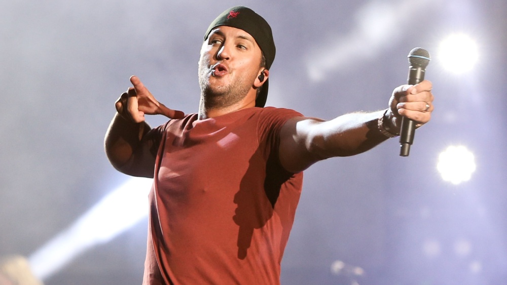 Luke Bryan to revive the 'Farm Tour' this September | WJVL