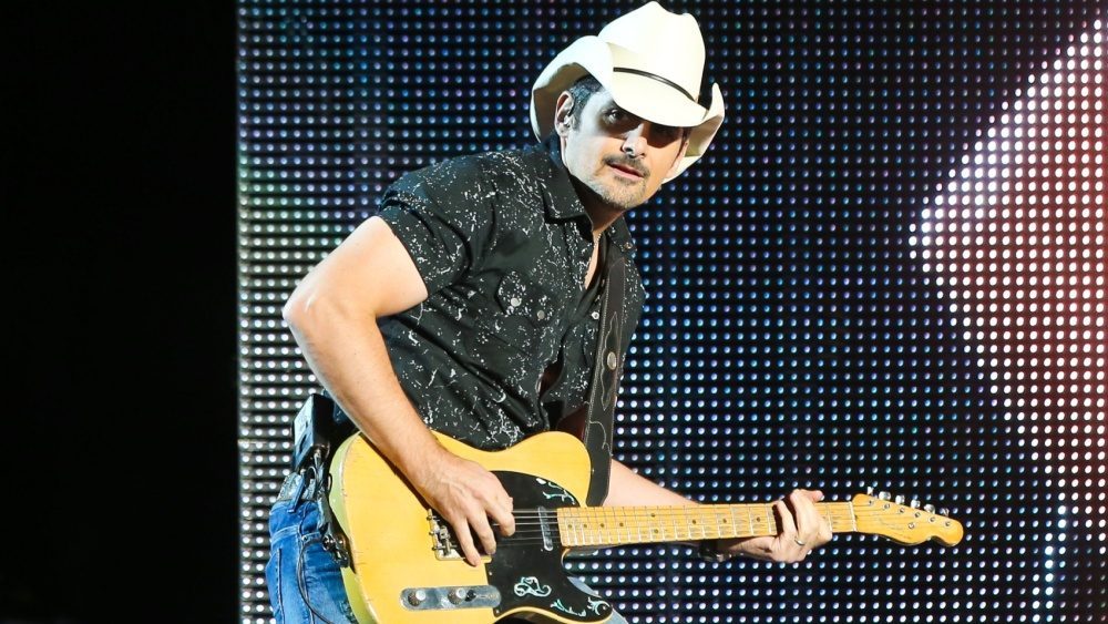 Brad Paisley teams with rock band Dawes for "Raining Inside" | WJVL