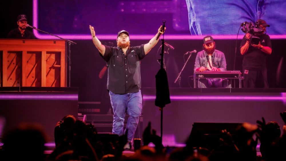 Stream Luke Combs latest track 'Giving Her Away' | WJVL