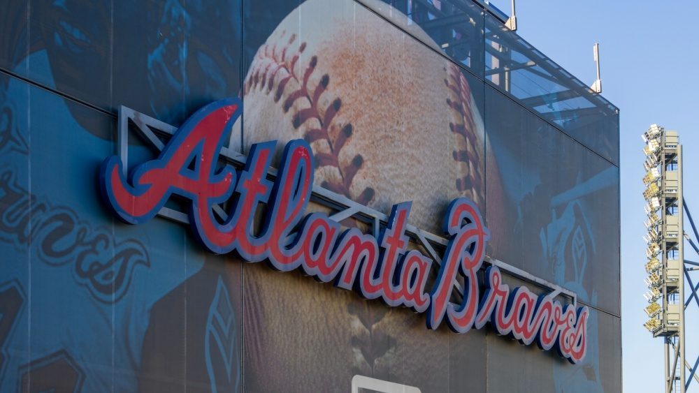 Braves sign Raisel Iglesias to $16M extension, acquire Mauricio Dubón ...