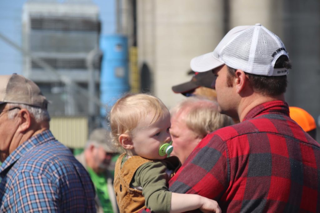 Photos – Roeder Spring Auction | WKDZ