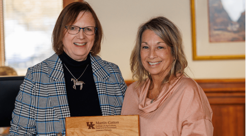 Debbie Ellis Honored Wtih UK Farm Leadership Award | WKDZ
