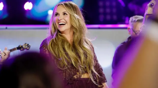 If I Don't Leave I'm Gonna Stay? Carly Pearce changes record labels ...