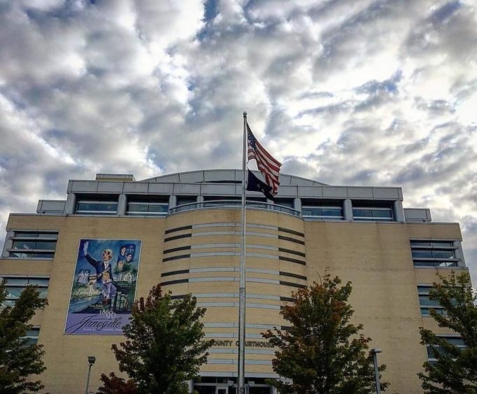 Clinton man who pulled gun on two people takes plea deal | Big Radio