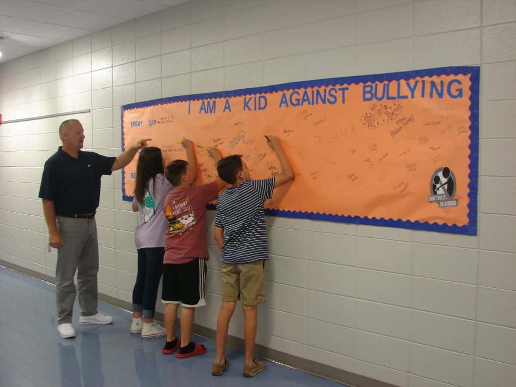 SMMS students sign anti-bullying pledge | Marshall County Daily.com