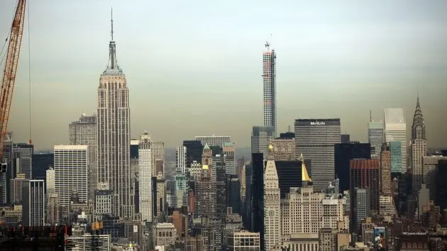 2 people climb to the top of Empire State Building spire, unfurl banner ...