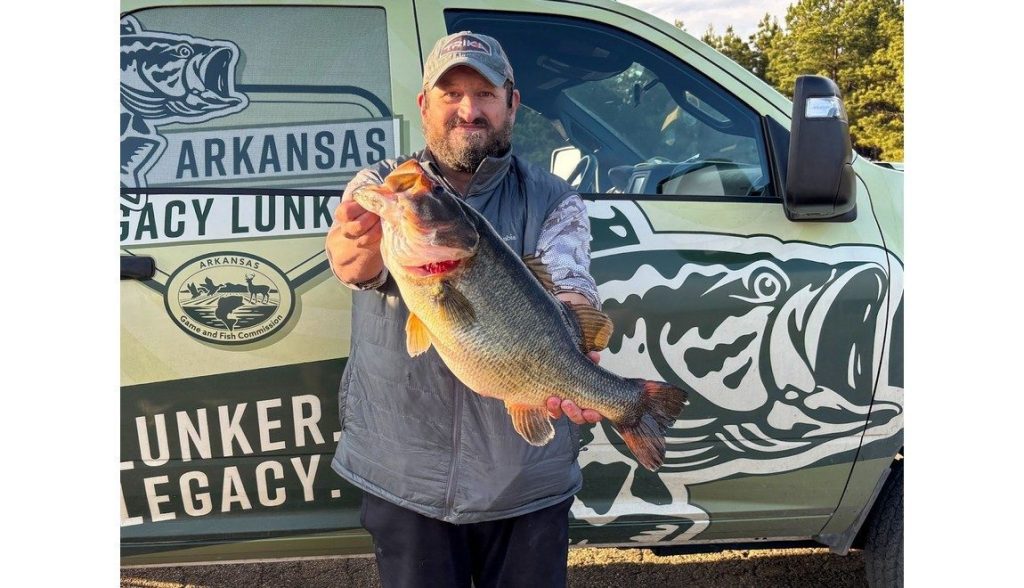 Monticello angler lands 10.22-pound legacy lunker | KTLO