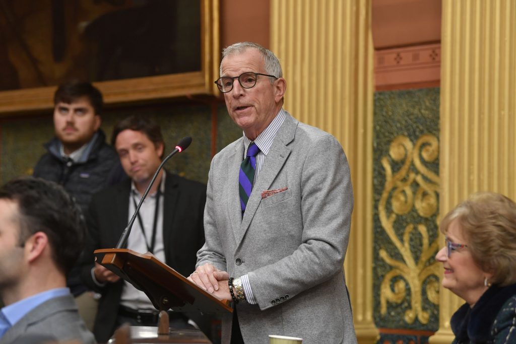 State House approves classroom cellphone ban | News/Talk/Sports 94.9 WSJM