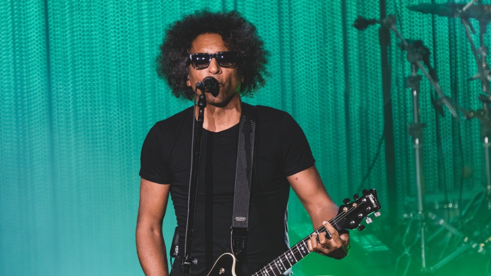 Alice In Chains announce 15th-Anniversary vinyl reissue of 'Black Gives ...