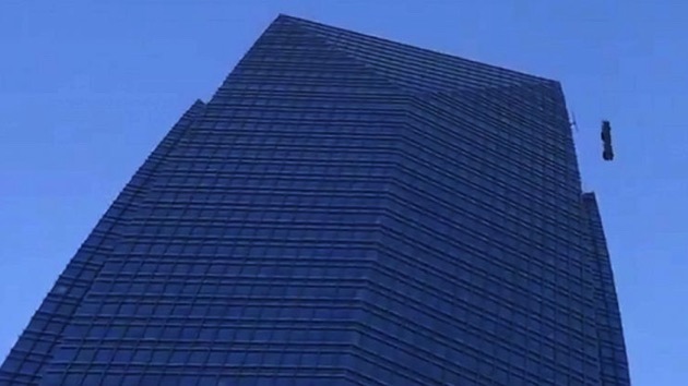 'This is TERRIFYING:' Wind-whipped window washers rescued from 50-story ...