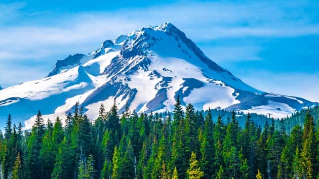 16-year-old rock climber survives 500-foot fall on Oregon's Mount Hood ...