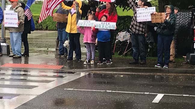 Protesters rally to reopen Oregon at state capitol | MyCentralOregon ...