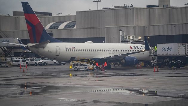 Haze or smoke on Delta plane forces passengers to evacuate via slides ...