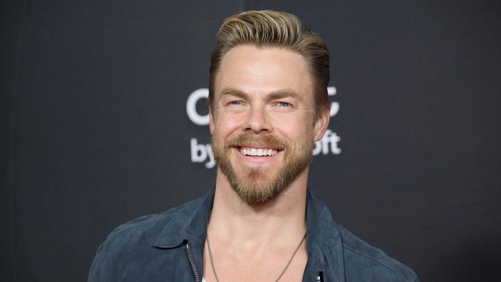 'Dancing With The Stars' Derek Hough named new host of 'Extra' | New ...