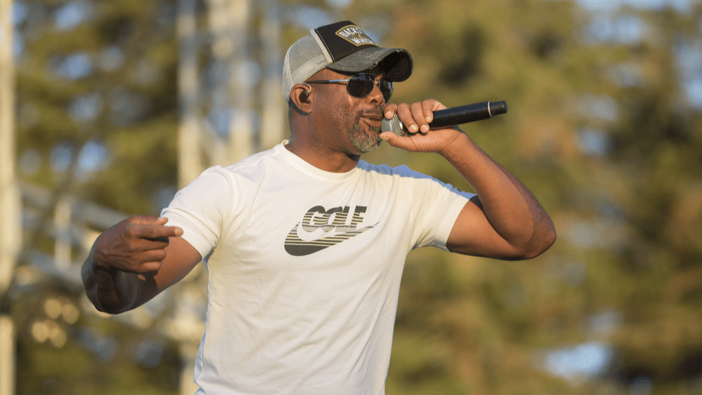 Take A First Look At Darius Rucker's New Video For "Beers And Sunshine ...