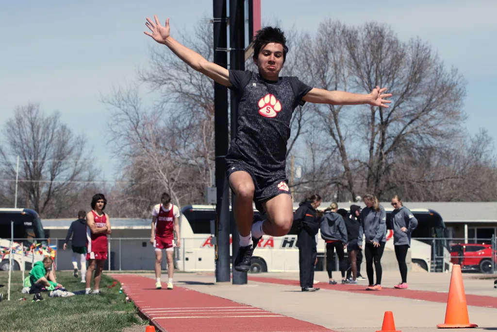 INTERVIEW: Bearcats and Bulldogs hoping to make some noise in the Class B6 district track meet ...