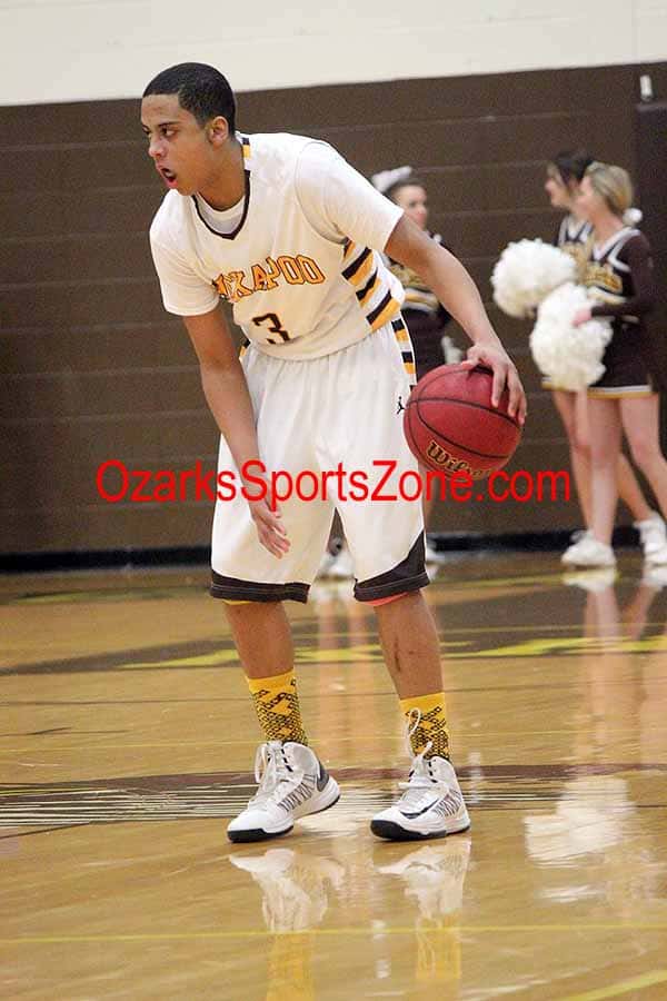 Pictures: 2013 Waynesville vs. Kickapoo Boys Basketball – Ozarks Sports Zone