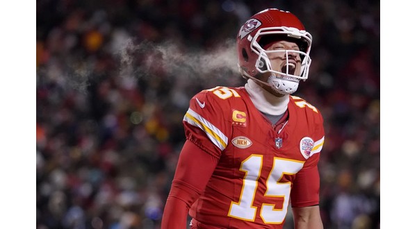 Patrick Mahomes leads Chiefs to playoff win over Miami in near-record ...