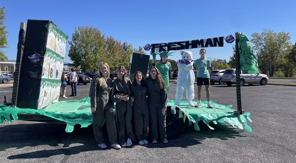 Freshmen secure votes to win MH homecoming float contest | KTLO