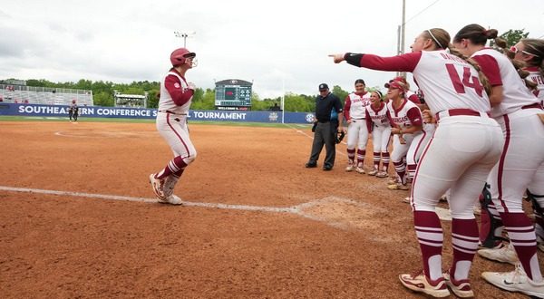 Ellis' historic walk-off grand slam gives Arkansas win over Georgia in ...