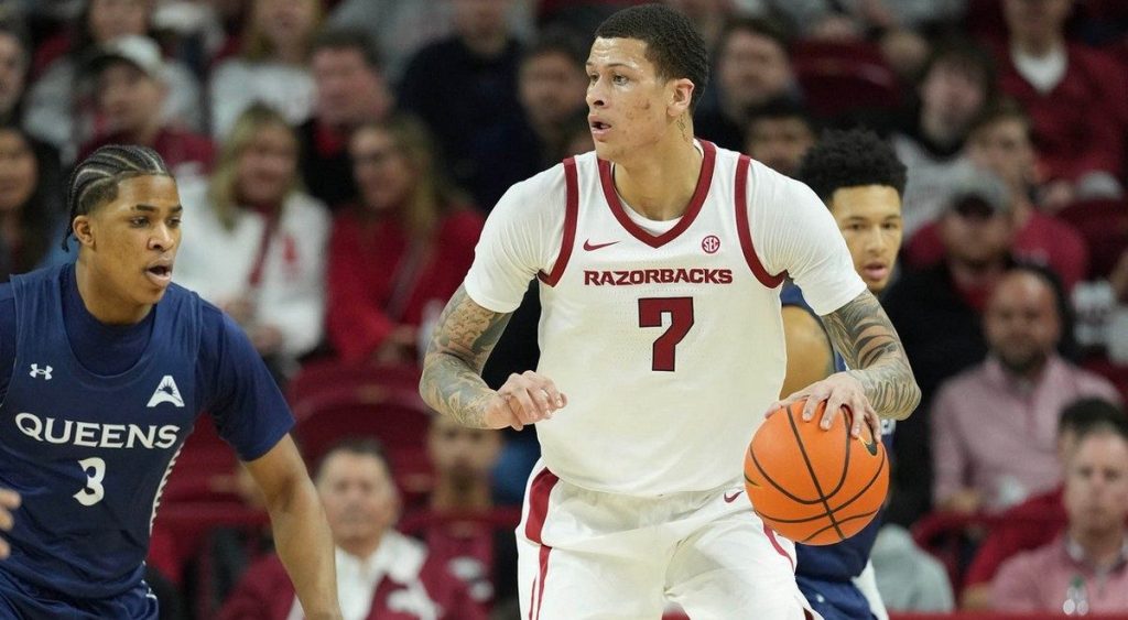 #14 Arkansas Runs Past Queens | KTLO