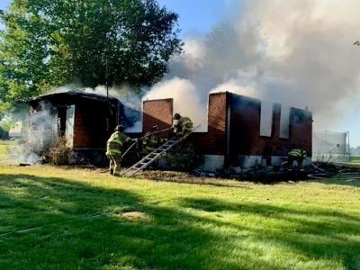 Leitchfield FD, Falls of Rough FD battle major house fire on Stones ...