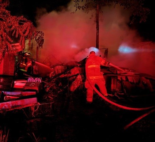 Fire destroys two mobile homes on Bloomington Rd. | K105