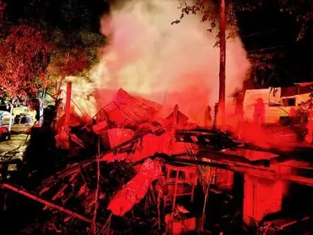 Fire destroys two mobile homes on Bloomington Rd. | K105