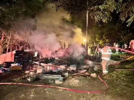 Fire destroys two mobile homes on Bloomington Rd. | K105