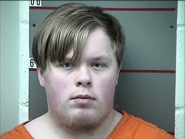 Grayson Co. teen stabs sister during fight | K105