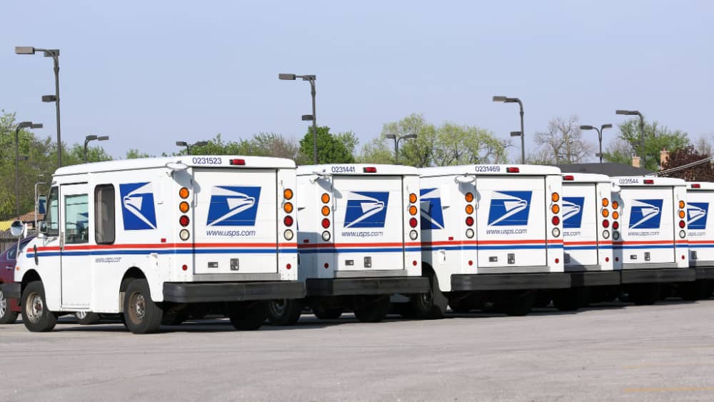 Three U.S. postal workers are arrested in $1.3M fraud and identity ... Three U.S. postal workers are arrested in $1.3M fraud and identity ...