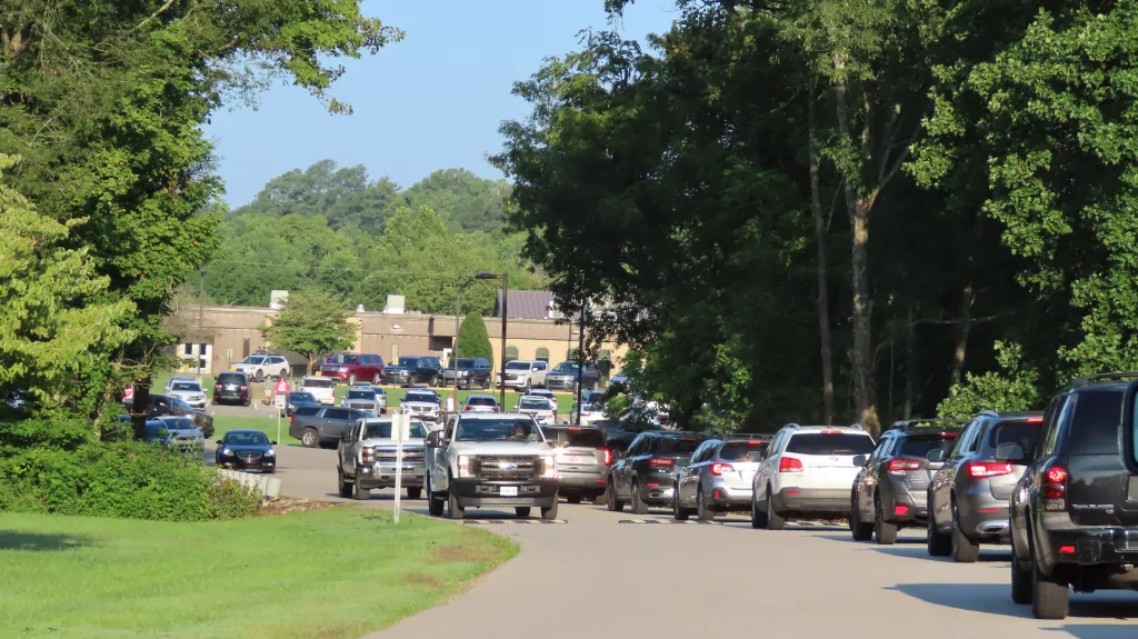 PHOTOS – UHA First Day Of School | WKDZ Radio