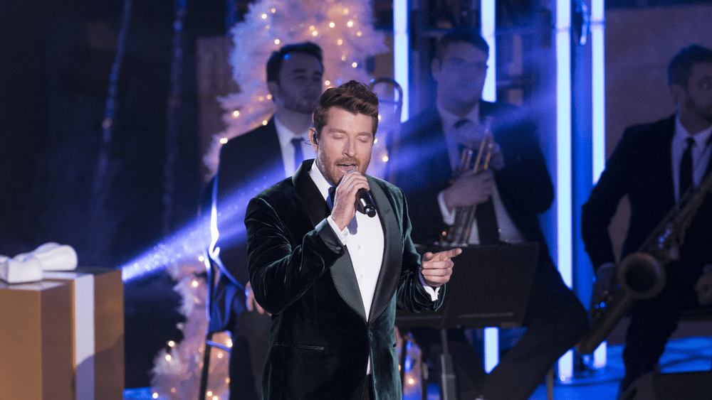 Brett Eldredge Releases New Version of "Baby, It's Cold Outside ...